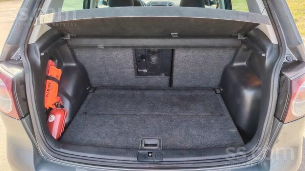 Pelēks Volkswagen Golf Plus 2013 Rīga, ar dzinēja tilpumu 1.60 L un nobraukumu 0 tūkst. km par 5200 €, foto 5 vietnē AUTOMOTO.COM.LV