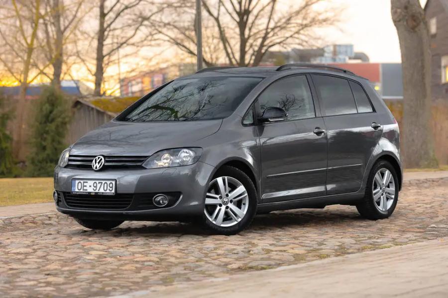 Pelēks Volkswagen Golf Plus 2013 Jelgava, ar dzinēja tilpumu 2.00 L un nobraukumu 114 tūkst. km par 8300 €, foto 1 vietnē AUTOMOTO.COM.LV