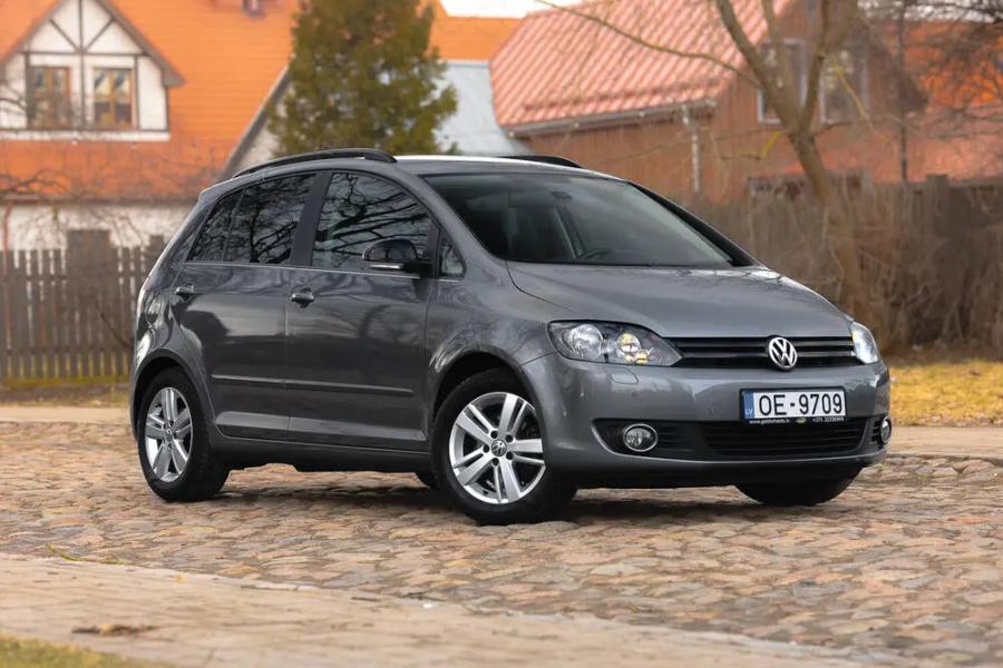 Pelēks Volkswagen Golf Plus 2013 Jelgava, ar dzinēja tilpumu 2.00 L un nobraukumu 114 tūkst. km par 8300 €, foto 3 vietnē AUTOMOTO.COM.LV