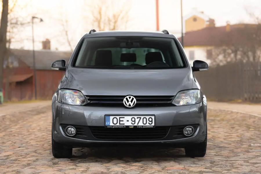 Pelēks Volkswagen Golf Plus 2013 Jelgava, ar dzinēja tilpumu 2.00 L un nobraukumu 114 tūkst. km par 8300 €, foto 4 vietnē AUTOMOTO.COM.LV