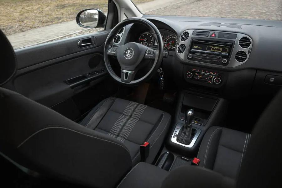 Pelēks Volkswagen Golf Plus 2013 Jelgava, ar dzinēja tilpumu 2.00 L un nobraukumu 114 tūkst. km par 8300 €, foto 8 vietnē AUTOMOTO.COM.LV