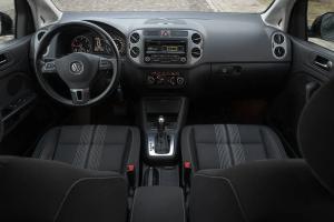 Pelēks Volkswagen Golf Plus 2013 Jelgava, ar dzinēja tilpumu 2.00 L un nobraukumu 114 tūkst. km par 8300 €, foto 9 vietnē AUTOMOTO.COM.LV
