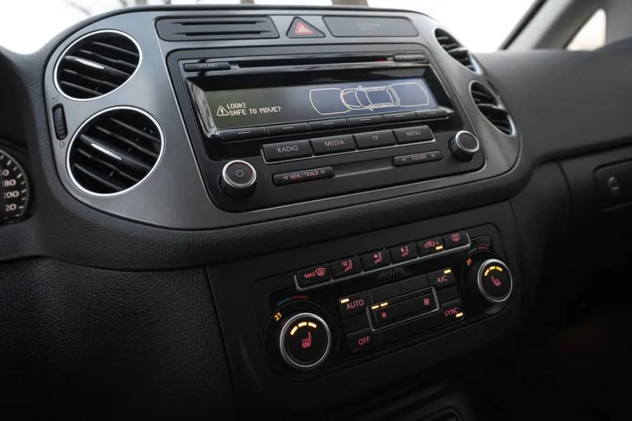 Pelēks Volkswagen Golf Plus 2013 Jelgava, ar dzinēja tilpumu 2.00 L un nobraukumu 114 tūkst. km par 8300 €, foto 13 vietnē AUTOMOTO.COM.LV
