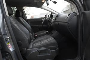 Pelēks Volkswagen Golf Plus 2013 Jelgava, ar dzinēja tilpumu 2.00 L un nobraukumu 114 tūkst. km par 8300 €, foto 14 vietnē AUTOMOTO.COM.LV