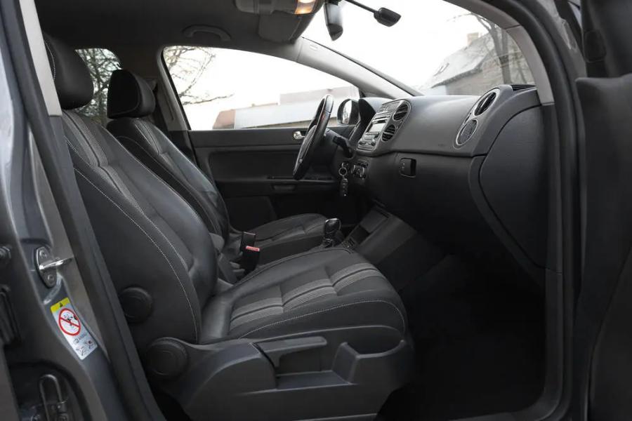 Pelēks Volkswagen Golf Plus 2013 Jelgava, ar dzinēja tilpumu 2.00 L un nobraukumu 114 tūkst. km par 8300 €, foto 14 vietnē AUTOMOTO.COM.LV