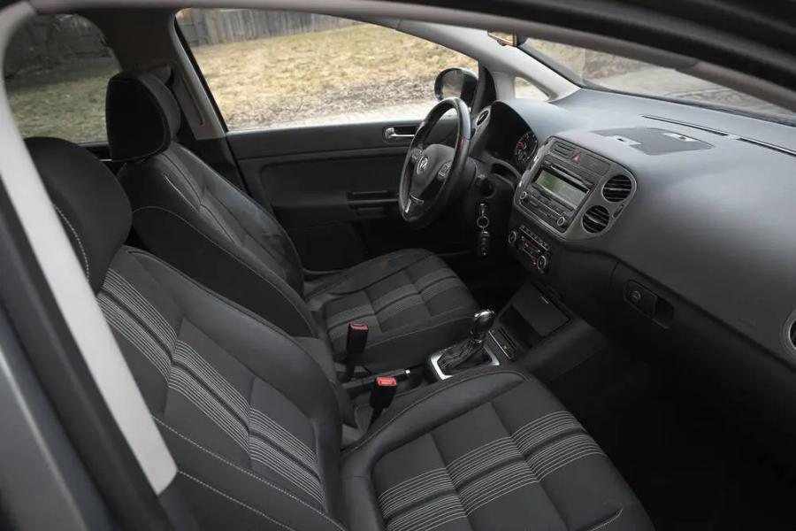 Pelēks Volkswagen Golf Plus 2013 Jelgava, ar dzinēja tilpumu 2.00 L un nobraukumu 114 tūkst. km par 8300 €, foto 16 vietnē AUTOMOTO.COM.LV