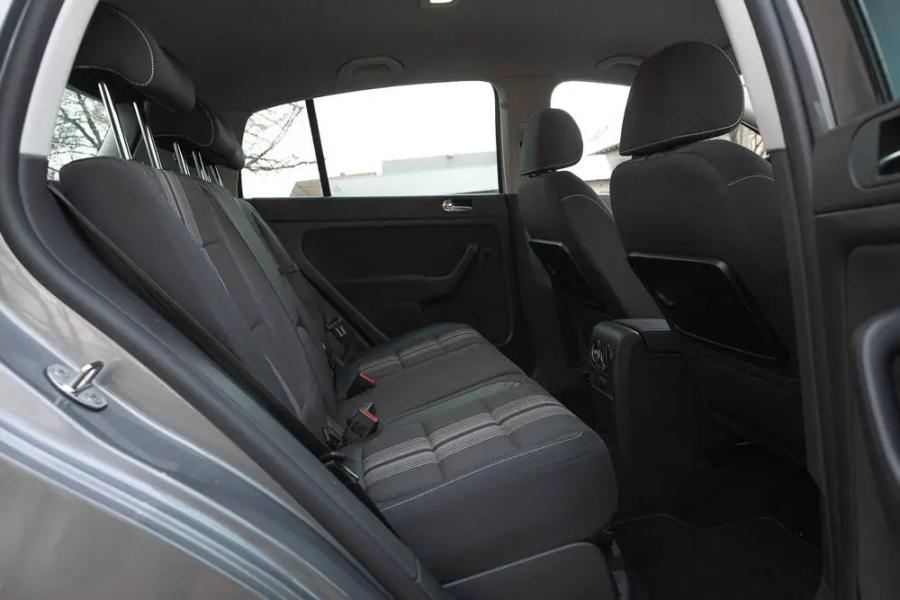 Pelēks Volkswagen Golf Plus 2013 Jelgava, ar dzinēja tilpumu 2.00 L un nobraukumu 114 tūkst. km par 8300 €, foto 19 vietnē AUTOMOTO.COM.LV