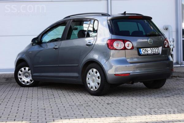 Pelēks Volkswagen Golf Plus 2013 Rīga, ar dzinēja tilpumu 1.60 L un nobraukumu 309 tūkst. km par 3995 €, foto 5 vietnē AUTOMOTO.COM.LV