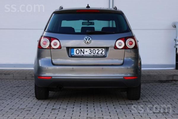 Pelēks Volkswagen Golf Plus 2013 Rīga, ar dzinēja tilpumu 1.60 L un nobraukumu 309 tūkst. km par 3995 €, foto 6 vietnē AUTOMOTO.COM.LV