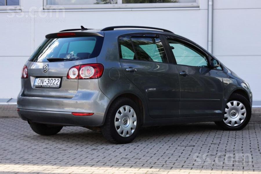 Pelēks Volkswagen Golf Plus 2013 Rīga, ar dzinēja tilpumu 1.60 L un nobraukumu 309 tūkst. km par 3995 €, foto 8 vietnē AUTOMOTO.COM.LV