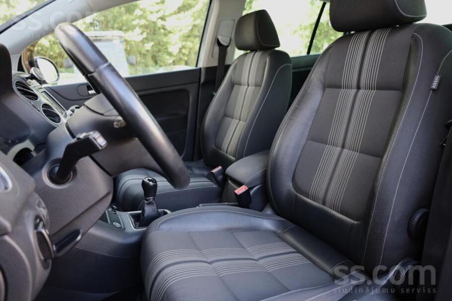 Pelēks Volkswagen Golf Plus 2013 Rīga, ar dzinēja tilpumu 1.60 L un nobraukumu 309 tūkst. km par 3995 €, foto 13 vietnē AUTOMOTO.COM.LV