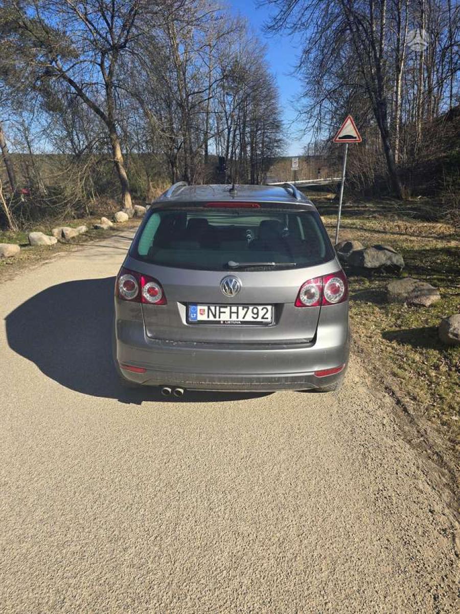 Pelēks Volkswagen Golf Plus 2013 Viļņa, ar dzinēja tilpumu 1.40 L un nobraukumu 173 tūkst. km par 6400 €, foto 6 vietnē AUTOMOTO.COM.LV