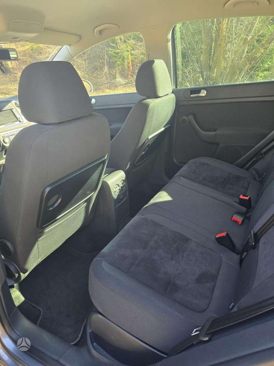 Pelēks Volkswagen Golf Plus 2013 Viļņa, ar dzinēja tilpumu 1.40 L un nobraukumu 173 tūkst. km par 6400 €, foto 11 vietnē AUTOMOTO.COM.LV