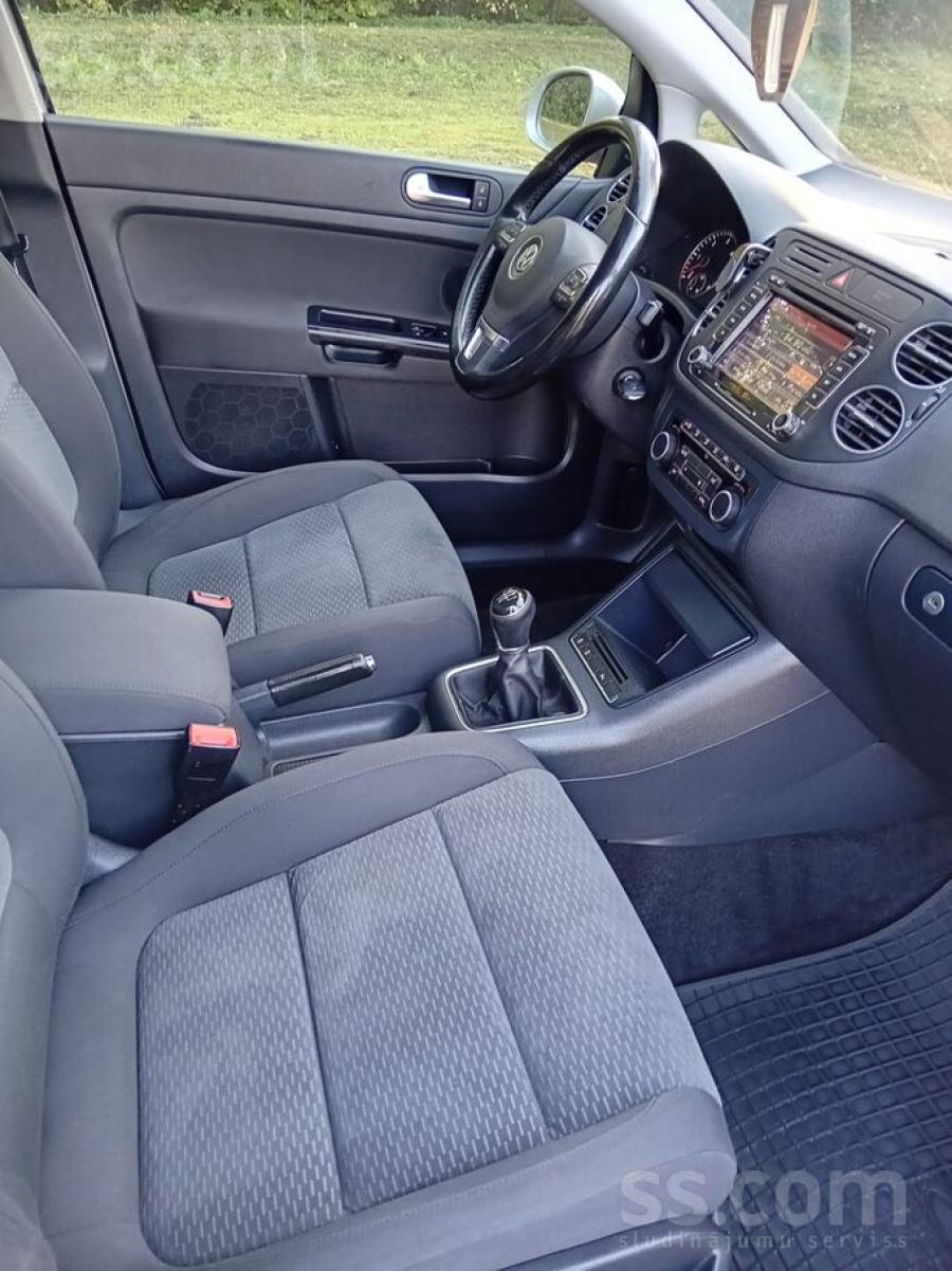Pelēks Volkswagen Golf Plus 2014 Tukums, ar dzinēja tilpumu 1.60 L un nobraukumu 212 tūkst. km par 3990 €, foto 13 vietnē AUTOMOTO.COM.LV