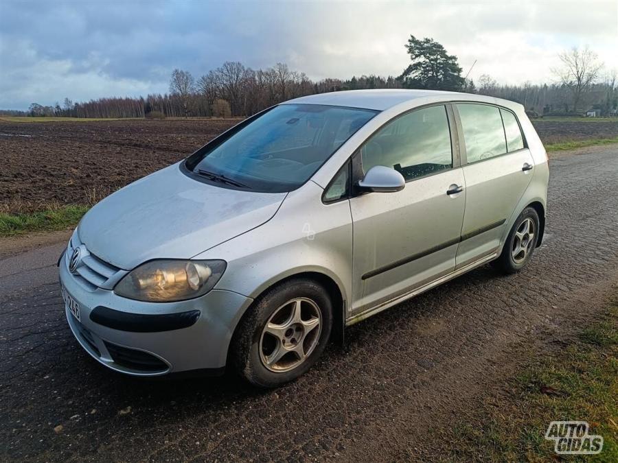 Pelēks Volkswagen Golf Plus 2005 Viļņa, ar dzinēja tilpumu 1.60 L un nobraukumu 270 tūkst. km par 1200 €, foto 1 vietnē AUTOMOTO.COM.LV
