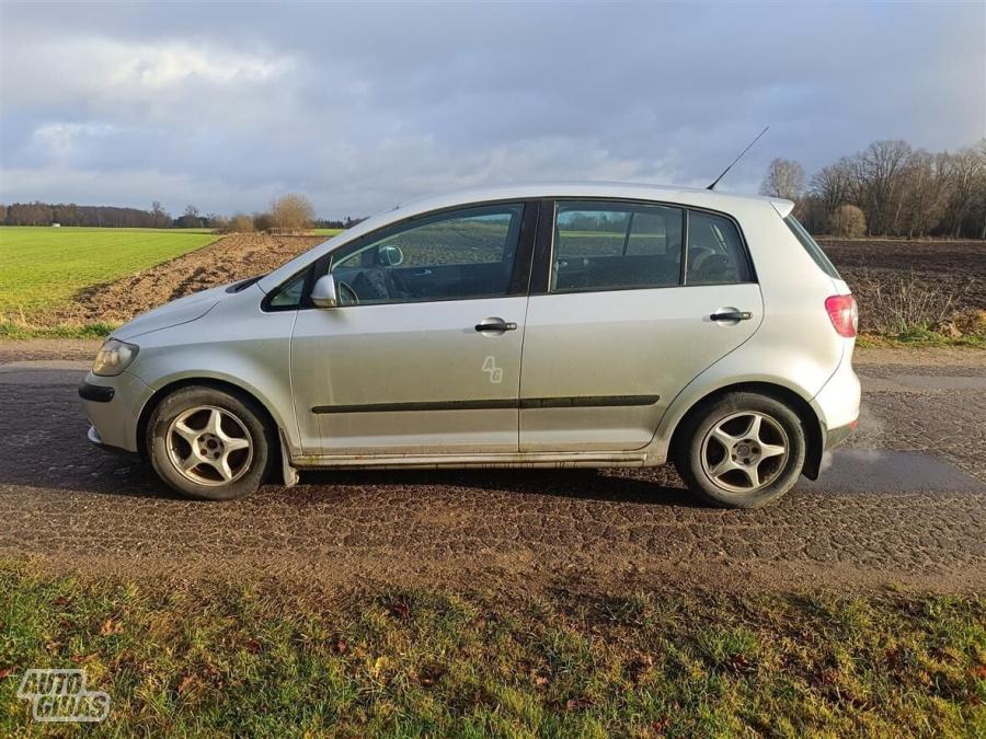 Pelēks Volkswagen Golf Plus 2005 Viļņa, ar dzinēja tilpumu 1.60 L un nobraukumu 270 tūkst. km par 1200 €, foto 5 vietnē AUTOMOTO.COM.LV