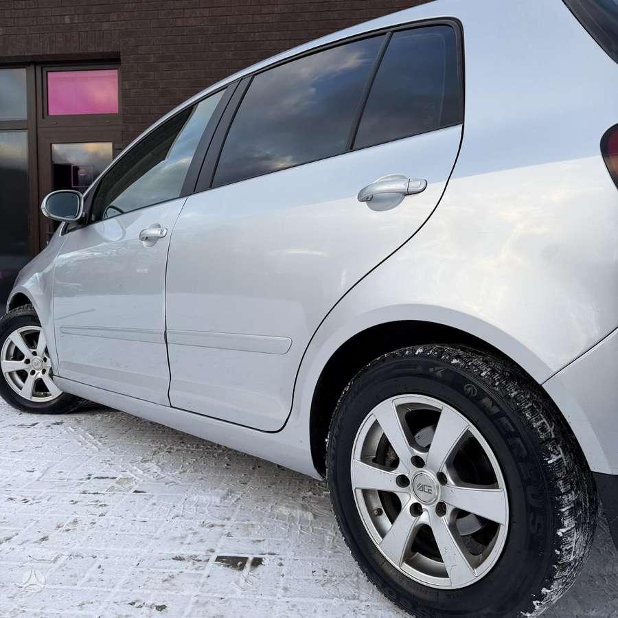 Pelēks Volkswagen Golf Plus 2005 Kaišiadorys, ar dzinēja tilpumu 1.97 L un nobraukumu 383 tūkst. km par 2150 €, foto 4 vietnē AUTOMOTO.COM.LV