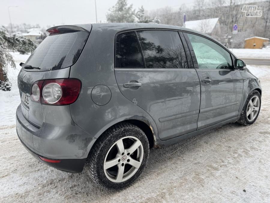 Pelēks Volkswagen Golf Plus 2005 Kauņa, ar dzinēja tilpumu 1.90 L un nobraukumu 294 tūkst. km par 1150 €, foto 5 vietnē AUTOMOTO.COM.LV
