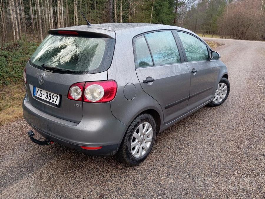 Pelēks Volkswagen Golf Plus 2005 Balvi, ar dzinēja tilpumu 1.90 L un nobraukumu 230 tūkst. km par 2850 €, foto 5 vietnē AUTOMOTO.COM.LV