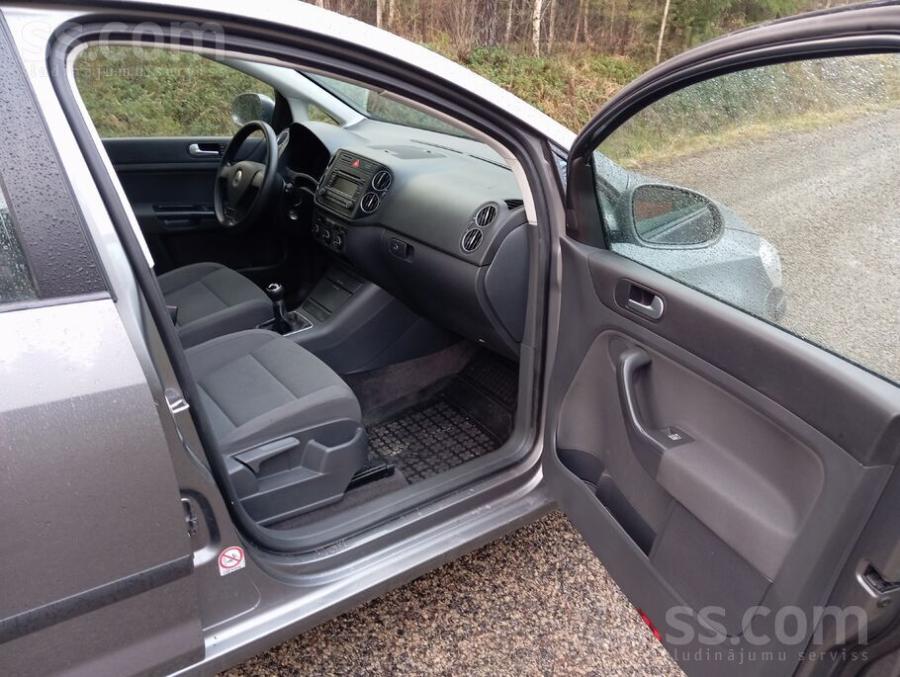 Pelēks Volkswagen Golf Plus 2005 Balvi, ar dzinēja tilpumu 1.90 L un nobraukumu 230 tūkst. km par 2850 €, foto 10 vietnē AUTOMOTO.COM.LV