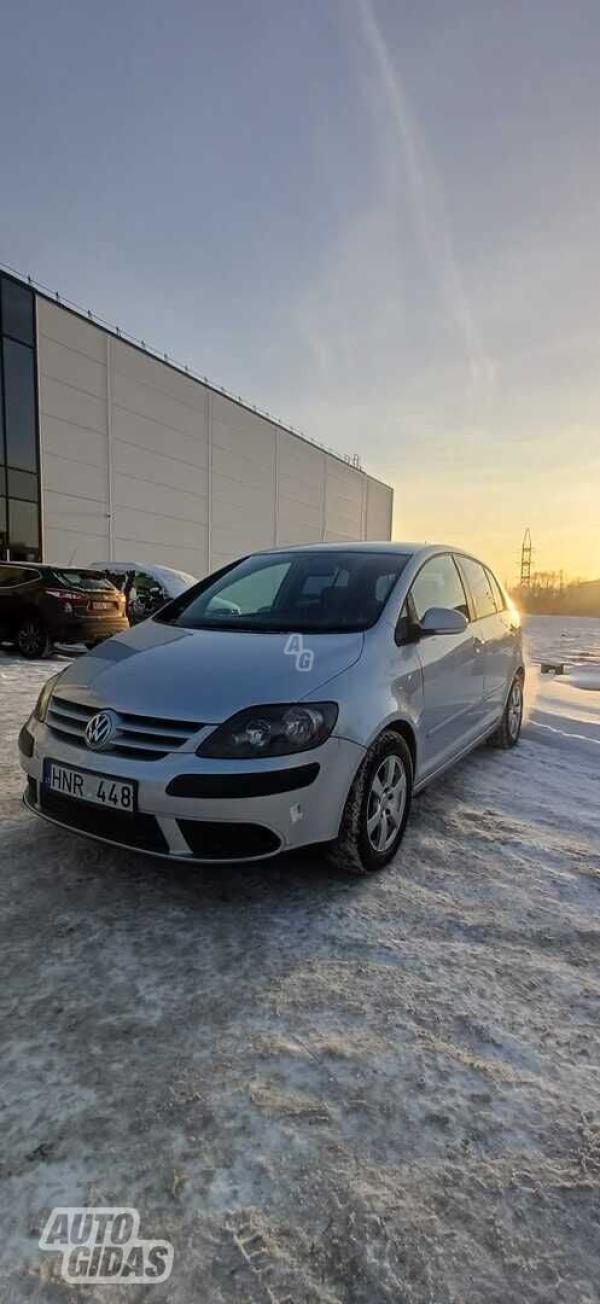 Pelēks Volkswagen Golf Plus 2005 Kauņa, ar dzinēja tilpumu 2.00 L un nobraukumu 11 tūkst. km par 1450 €, foto 1 vietnē AUTOMOTO.COM.LV