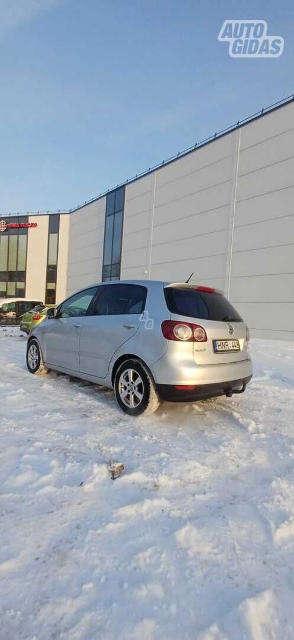 Pelēks Volkswagen Golf Plus 2005 Kauņa, ar dzinēja tilpumu 2.00 L un nobraukumu 11 tūkst. km par 1450 €, foto 4 vietnē AUTOMOTO.COM.LV