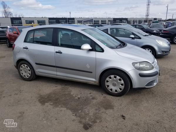 Pelēks Volkswagen Golf Plus 2005 Kauņa, ar dzinēja tilpumu 1.90 L un nobraukumu 390 tūkst. km par 1390 €, foto 4 vietnē AUTOMOTO.COM.LV