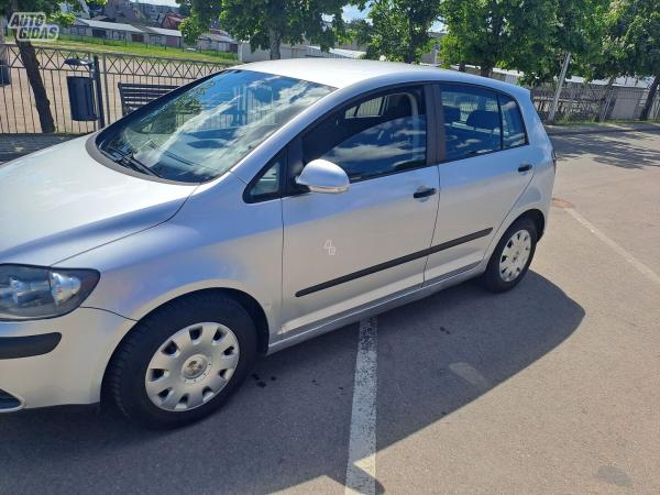 Grey Volkswagen Golf Plus 2005 in Telschi, with an engine capacity of 1.90 L and mileage of 282 thousand km for 1500 €, photo 4 on AUTOMOTO.COM.LV