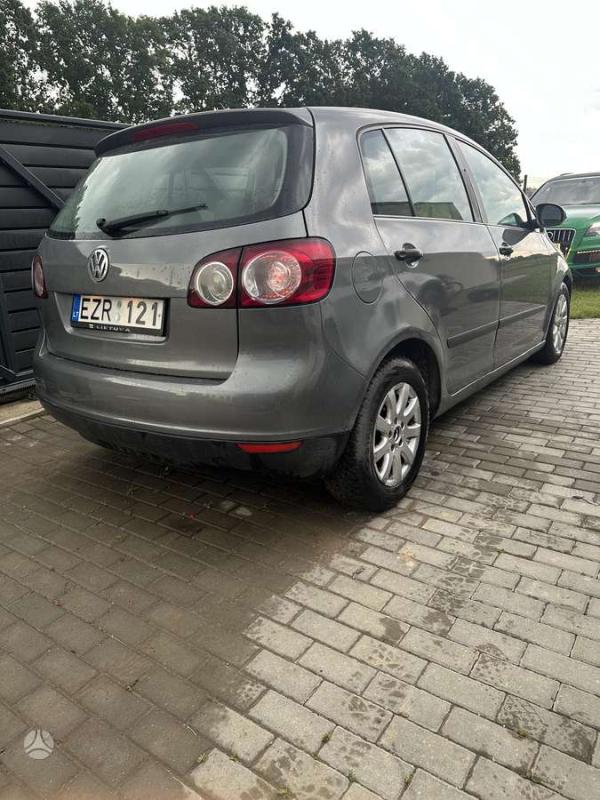 Grey Volkswagen Golf Plus 2005 in Kaunas, with an engine capacity of 1.90 L and mileage of 264 thousand km for 1800 €, photo 4 on AUTOMOTO.COM.LV