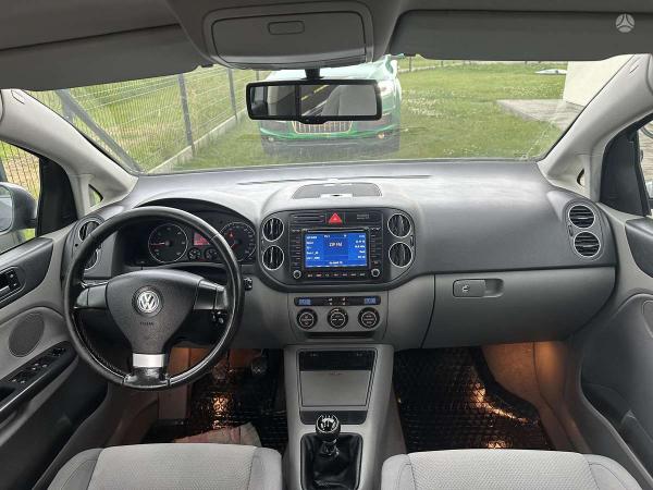 Pelēks Volkswagen Golf Plus 2005 Kauņa, ar dzinēja tilpumu 1.90 L un nobraukumu 264 tūkst. km par 1800 €, foto 1 vietnē AUTOMOTO.COM.LV