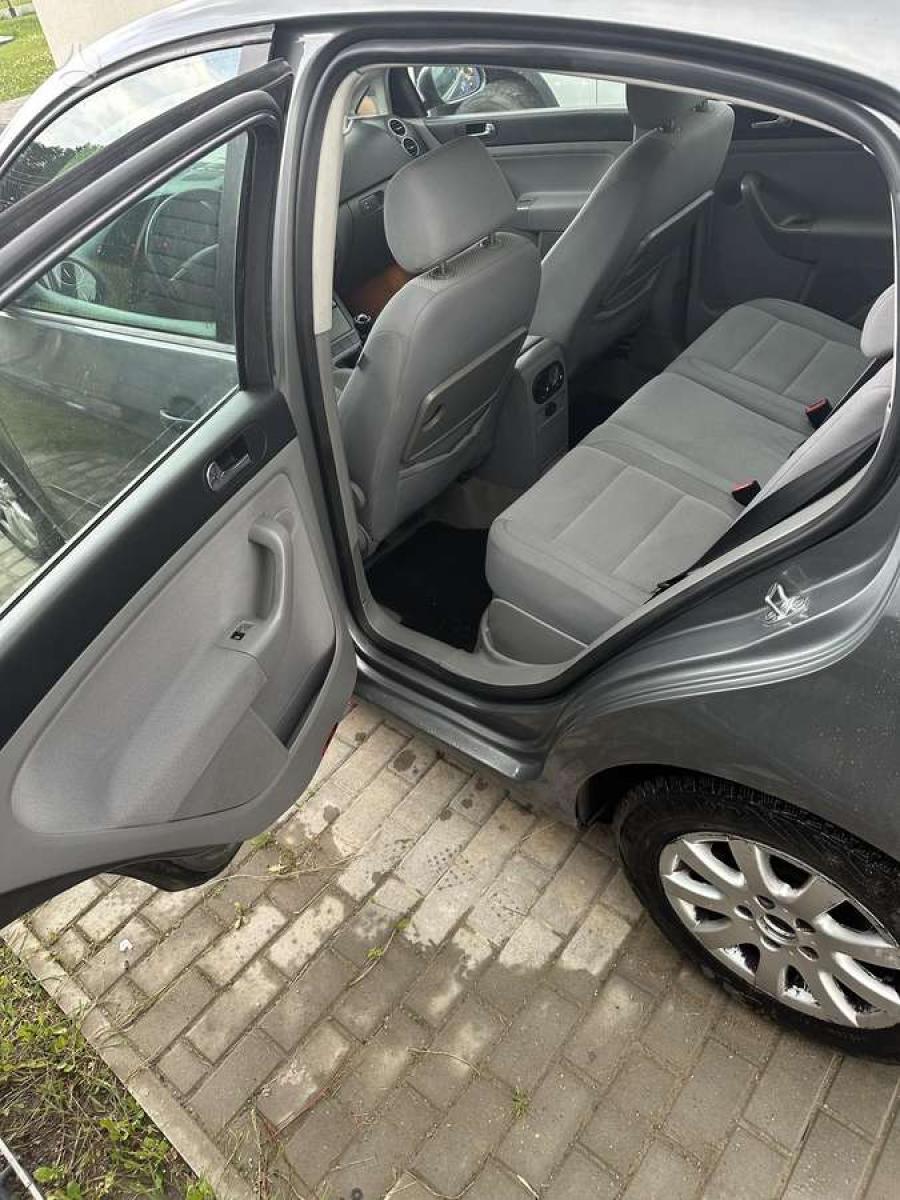 Grey Volkswagen Golf Plus 2005 in Kaunas, with an engine capacity of 1.90 L and mileage of 264 thousand km for 1800 €, photo 17 on AUTOMOTO.COM.LV