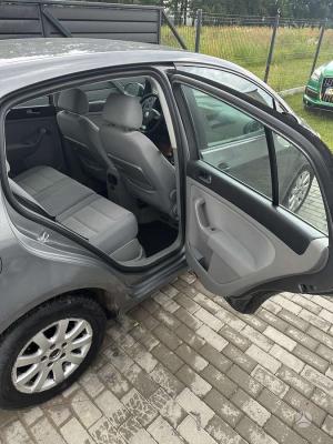 Grey Volkswagen Golf Plus 2005 in Kaunas, with an engine capacity of 1.90 L and mileage of 264 thousand km for 1800 €, photo 19 on AUTOMOTO.COM.LV