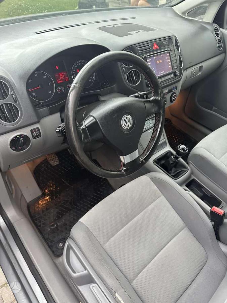 Grey Volkswagen Golf Plus 2005 in Kaunas, with an engine capacity of 1.90 L and mileage of 264 thousand km for 1800 €, photo 20 on AUTOMOTO.COM.LV