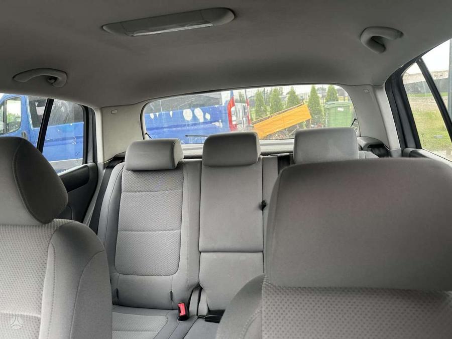 Grey Volkswagen Golf Plus 2005 in Kaunas, with an engine capacity of 1.90 L and mileage of 264 thousand km for 1800 €, photo 22 on AUTOMOTO.COM.LV