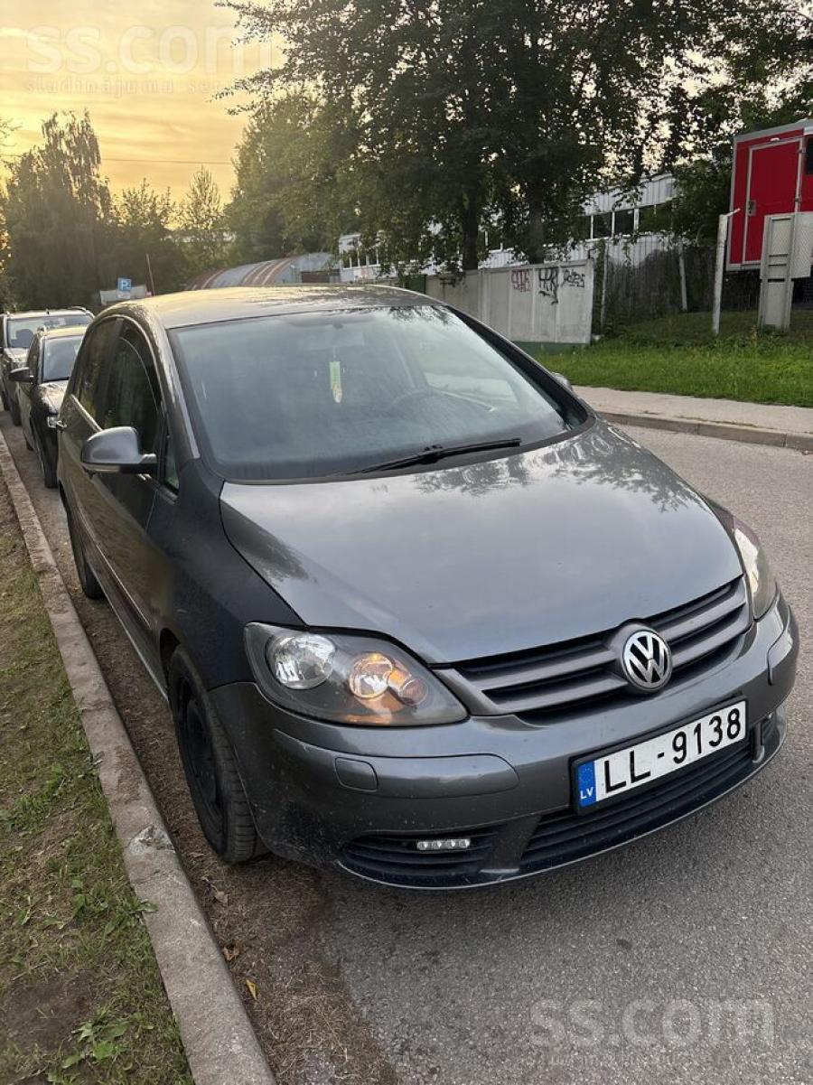 Pelēks Volkswagen Golf Plus 2005 Rīga, ar dzinēja tilpumu 1.90 L un nobraukumu 410 tūkst. km par 1250 €, foto 4 vietnē AUTOMOTO.COM.LV