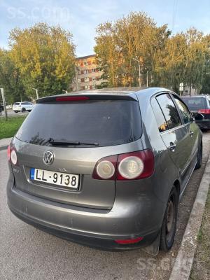 Pelēks Volkswagen Golf Plus 2005 Rīga, ar dzinēja tilpumu 1.90 L un nobraukumu 410 tūkst. km par 1250 €, foto 5 vietnē AUTOMOTO.COM.LV