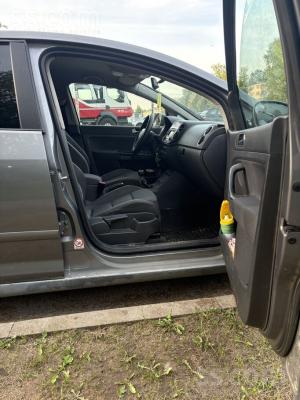 Pelēks Volkswagen Golf Plus 2005 Rīga, ar dzinēja tilpumu 1.90 L un nobraukumu 410 tūkst. km par 1250 €, foto 8 vietnē AUTOMOTO.COM.LV