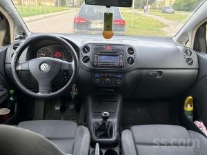 Pelēks Volkswagen Golf Plus 2005 Rīga, ar dzinēja tilpumu 1.90 L un nobraukumu 410 tūkst. km par 1250 €, foto 10 vietnē AUTOMOTO.COM.LV
