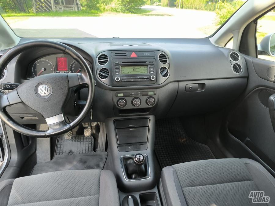 Pelēks Volkswagen Golf Plus 2005 Viļņa, ar dzinēja tilpumu 2.00 L un nobraukumu 313 tūkst. km par 1700 €, foto 14 vietnē AUTOMOTO.COM.LV