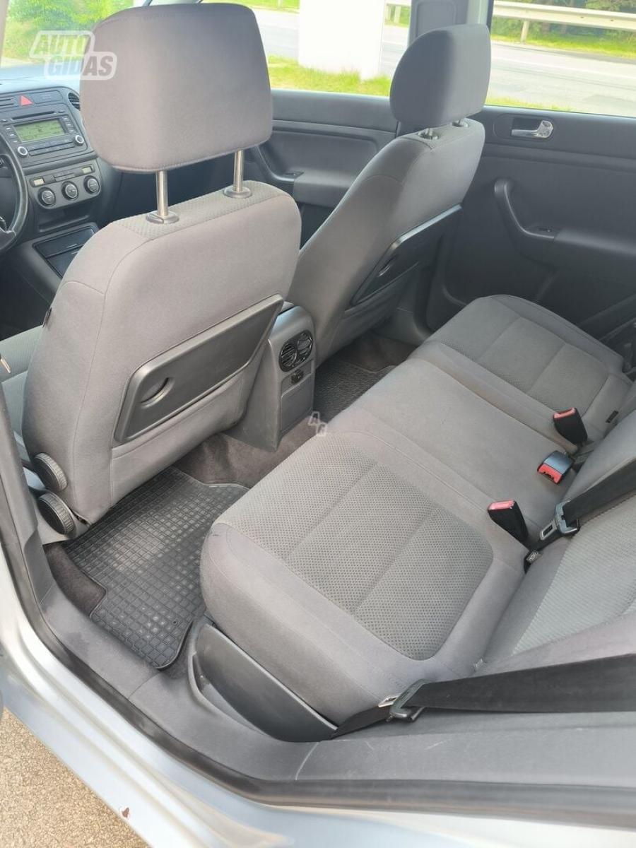 Pelēks Volkswagen Golf Plus 2005 Viļņa, ar dzinēja tilpumu 2.00 L un nobraukumu 313 tūkst. km par 1700 €, foto 15 vietnē AUTOMOTO.COM.LV