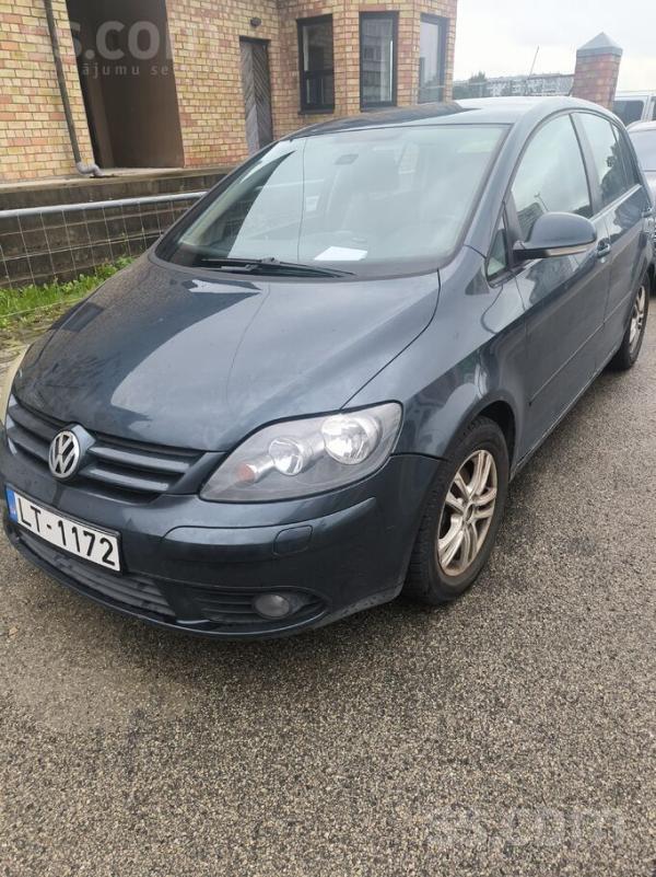 Pelēks Volkswagen Golf Plus 2005 Rīga, ar dzinēja tilpumu 2.00 L un nobraukumu 332 tūkst. km par 700 €, foto 4 vietnē AUTOMOTO.COM.LV