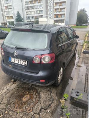 Pelēks Volkswagen Golf Plus 2005 Rīga, ar dzinēja tilpumu 2.00 L un nobraukumu 332 tūkst. km par 700 €, foto 5 vietnē AUTOMOTO.COM.LV