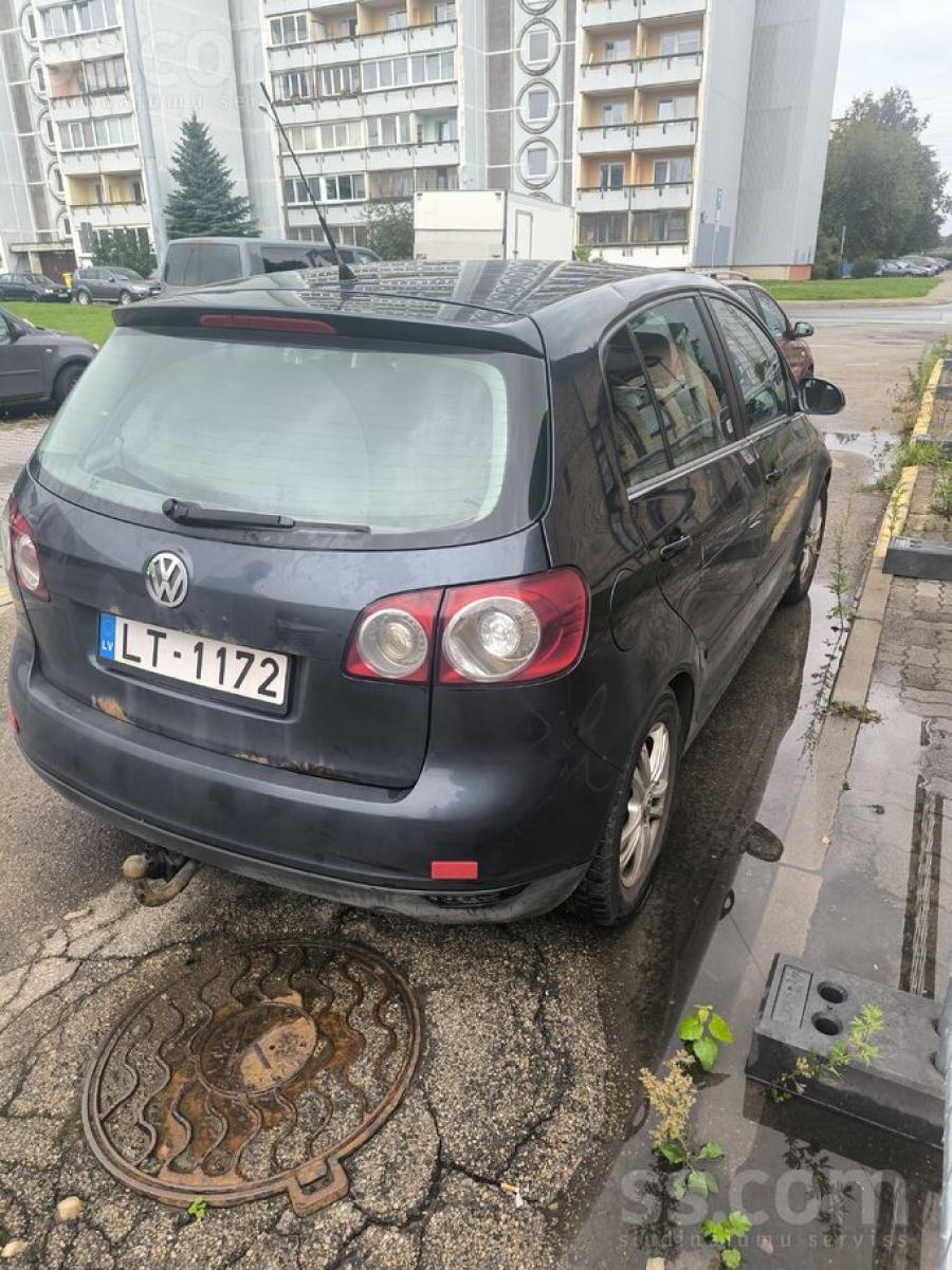 Pelēks Volkswagen Golf Plus 2005 Rīga, ar dzinēja tilpumu 2.00 L un nobraukumu 332 tūkst. km par 700 €, foto 5 vietnē AUTOMOTO.COM.LV