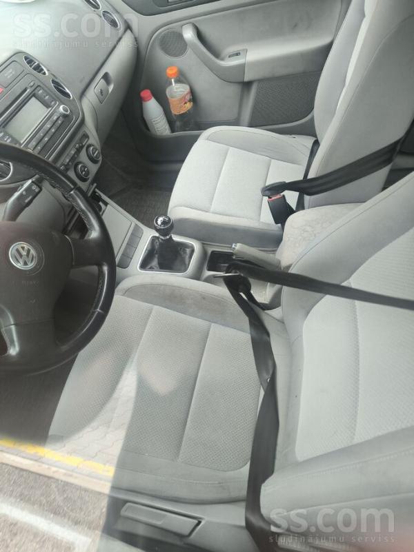 Pelēks Volkswagen Golf Plus 2005 Rīga, ar dzinēja tilpumu 2.00 L un nobraukumu 332 tūkst. km par 700 €, foto 7 vietnē AUTOMOTO.COM.LV
