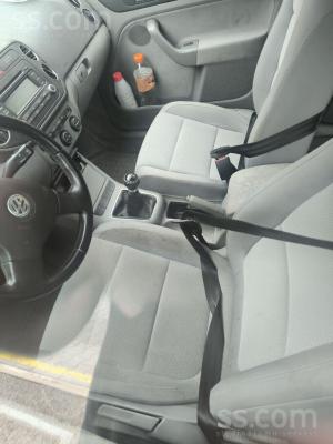 Pelēks Volkswagen Golf Plus 2005 Rīga, ar dzinēja tilpumu 2.00 L un nobraukumu 332 tūkst. km par 700 €, foto 7 vietnē AUTOMOTO.COM.LV