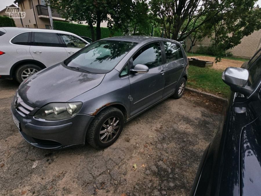Pelēks Volkswagen Golf Plus 2005 Kauņa, ar dzinēja tilpumu 1.90 L un nobraukumu 270 tūkst. km par 525 €, foto 3 vietnē AUTOMOTO.COM.LV