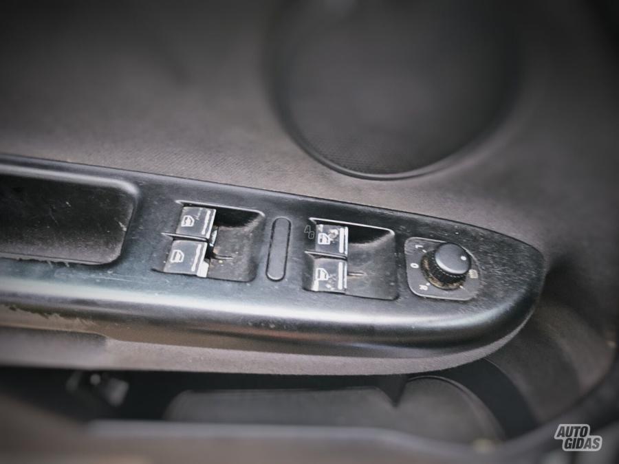 Pelēks Volkswagen Golf Plus 2005 Kauņa, ar dzinēja tilpumu 1.90 L un nobraukumu 270 tūkst. km par 525 €, foto 8 vietnē AUTOMOTO.COM.LV