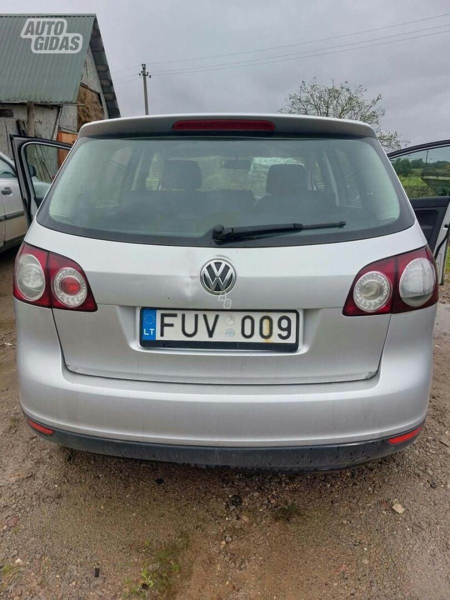 Grey Volkswagen Golf Plus 2005 in Vilnius, with an engine capacity of 1.60 L and mileage of 262 thousand km for 1100 €, photo 3 on AUTOMOTO.COM.LV