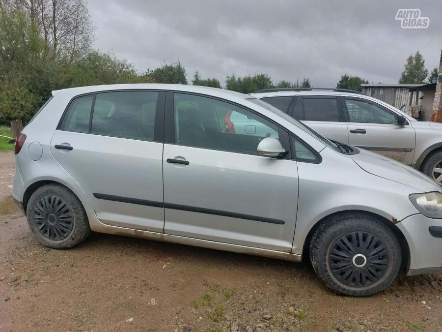 Grey Volkswagen Golf Plus 2005 in Vilnius, with an engine capacity of 1.60 L and mileage of 262 thousand km for 1100 €, photo 5 on AUTOMOTO.COM.LV