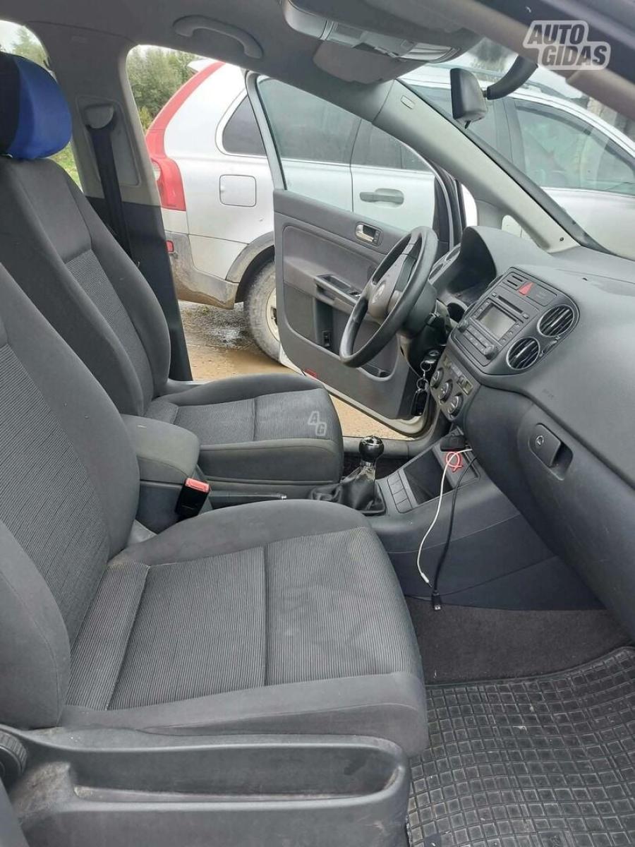 Grey Volkswagen Golf Plus 2005 in Vilnius, with an engine capacity of 1.60 L and mileage of 262 thousand km for 1100 €, photo 9 on AUTOMOTO.COM.LV